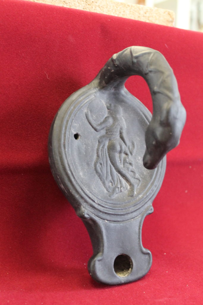 LUCERNA ROMANA DE CABALLO – ERA Cultura